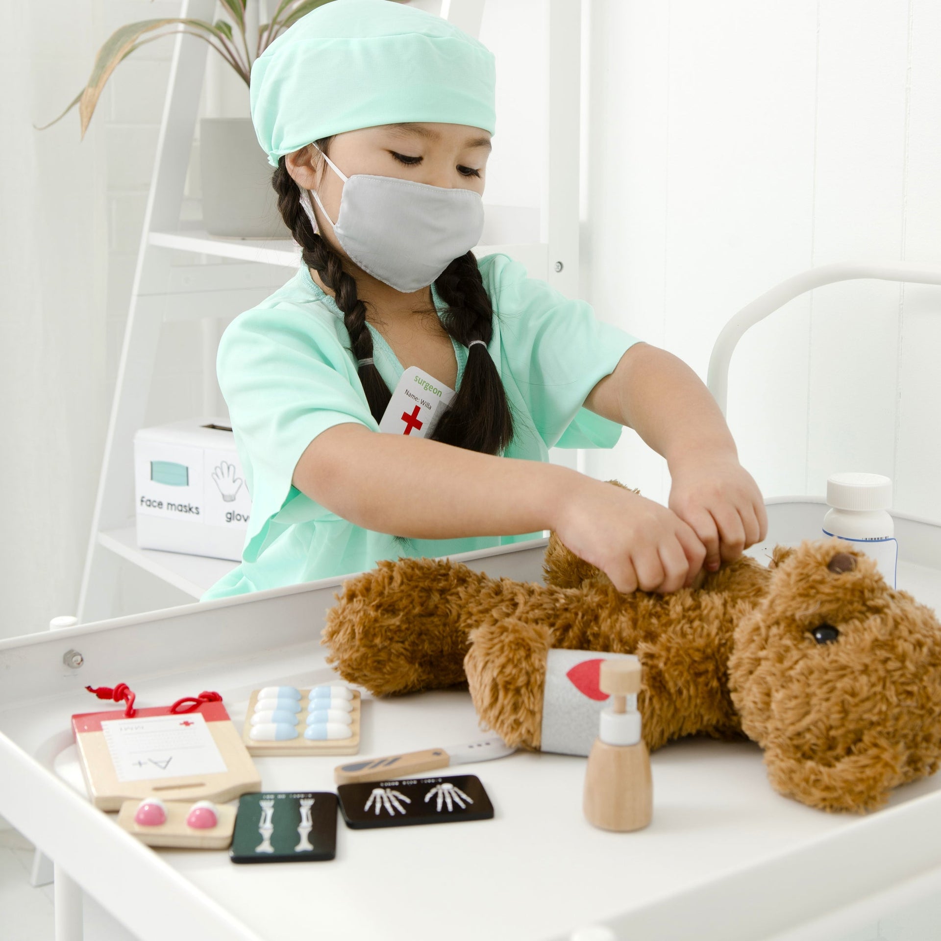 Iconic Toy - Wooden Surgeon Kit – littlewhimsy