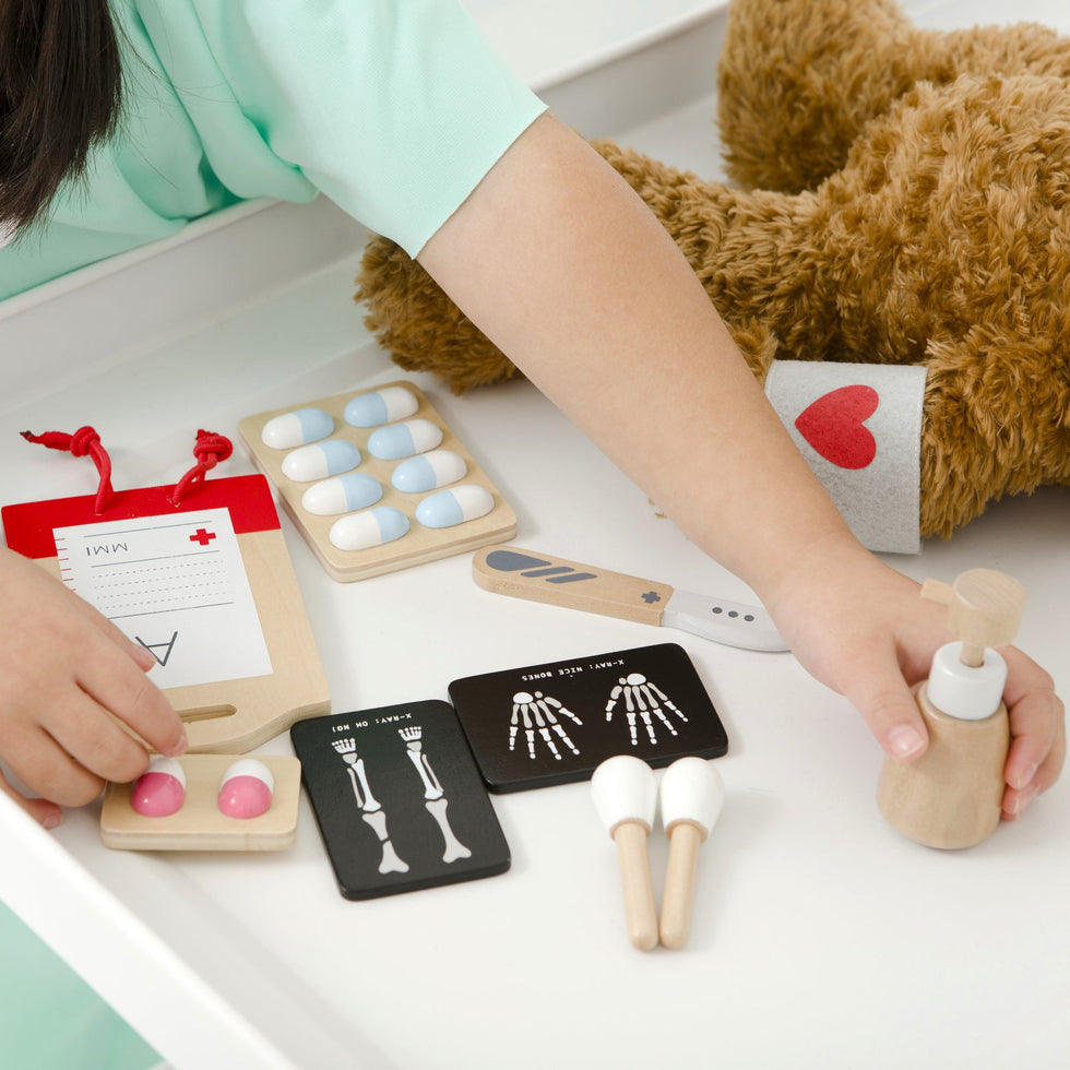 Iconic Toy - Wooden Surgeon Kit – littlewhimsy